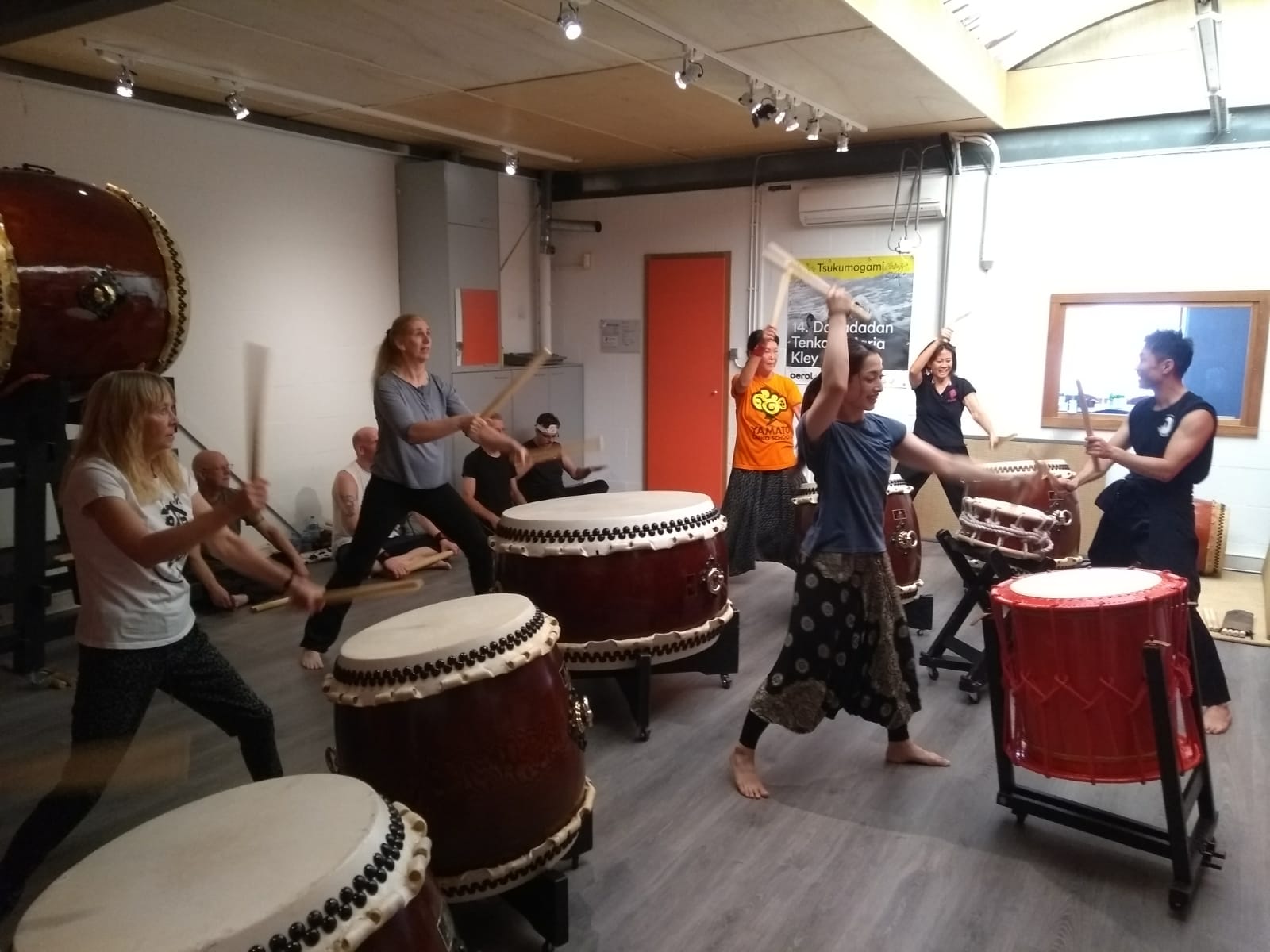 Tentekomai - 和楽器デュオ「音ノ羽」の二人がパートナーをつとめるオランダにある和楽器を専門とした会社